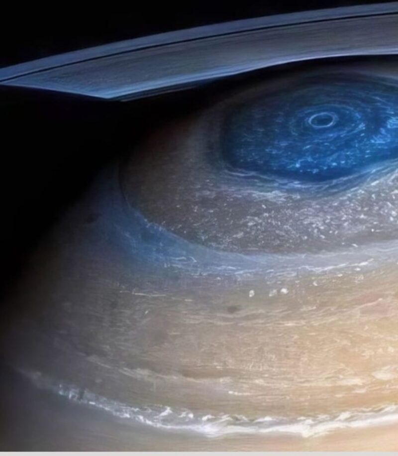 NASA maakt ongelooflijke foto's van Saturnus